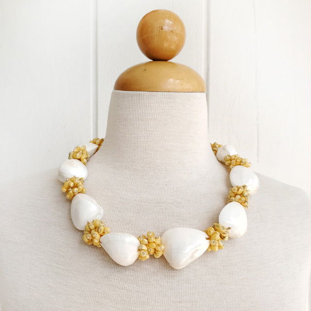 Hawaiian Hula Supplies Shell Choker [Clam & Yellow Mongo Shell ...