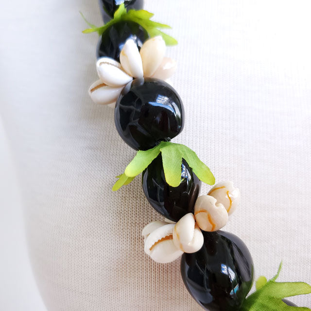 Hawaiian Hula Supplies Kukui Shell Lei [Cowrie Shell w/Leaf] – Halehawaiian
